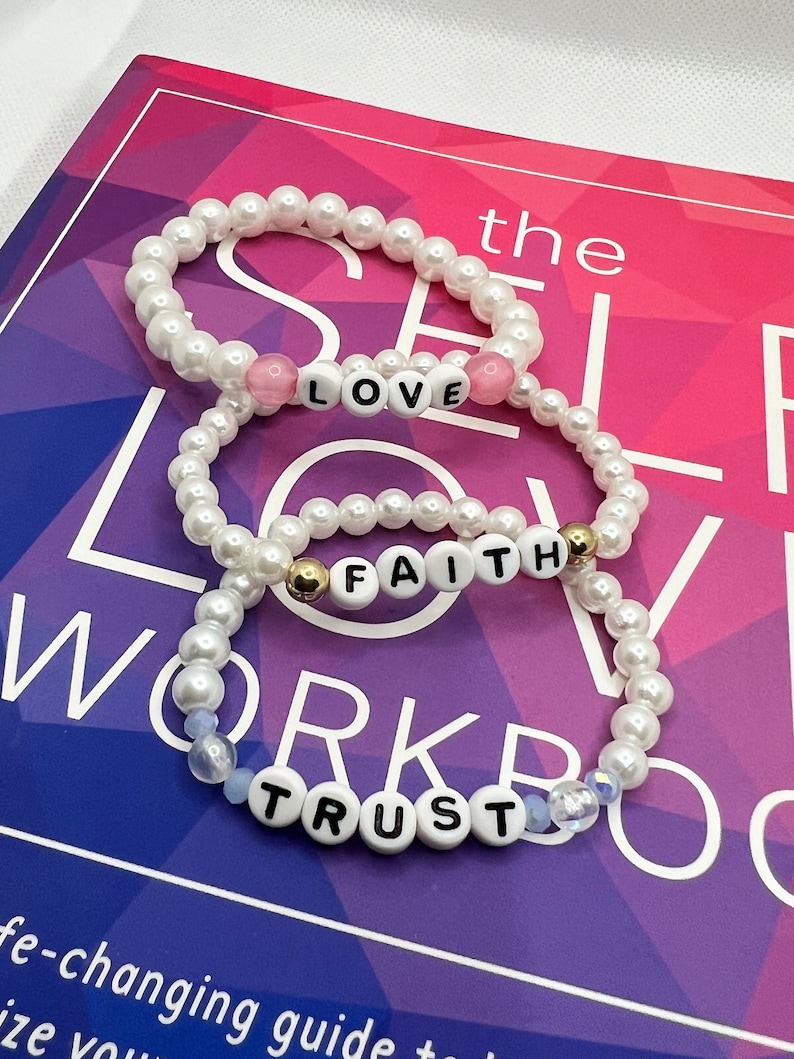 Custom Word Bracelet | Friendship Bracelets With Name or Words, Pearl ...