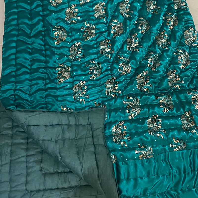 Traditional Quilt - Etsy