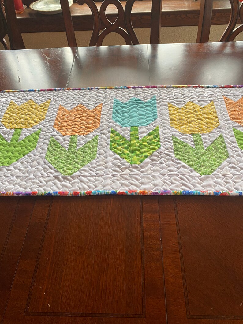 Spring Tulip Table Runner - Etsy