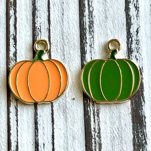 5 Fall Orange Green Pumpkin Charms / Halloween Charm / Enamel - Etsy