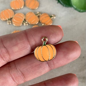 5 Fall Orange Green Pumpkin Charms / Halloween Charm / Enamel - Etsy