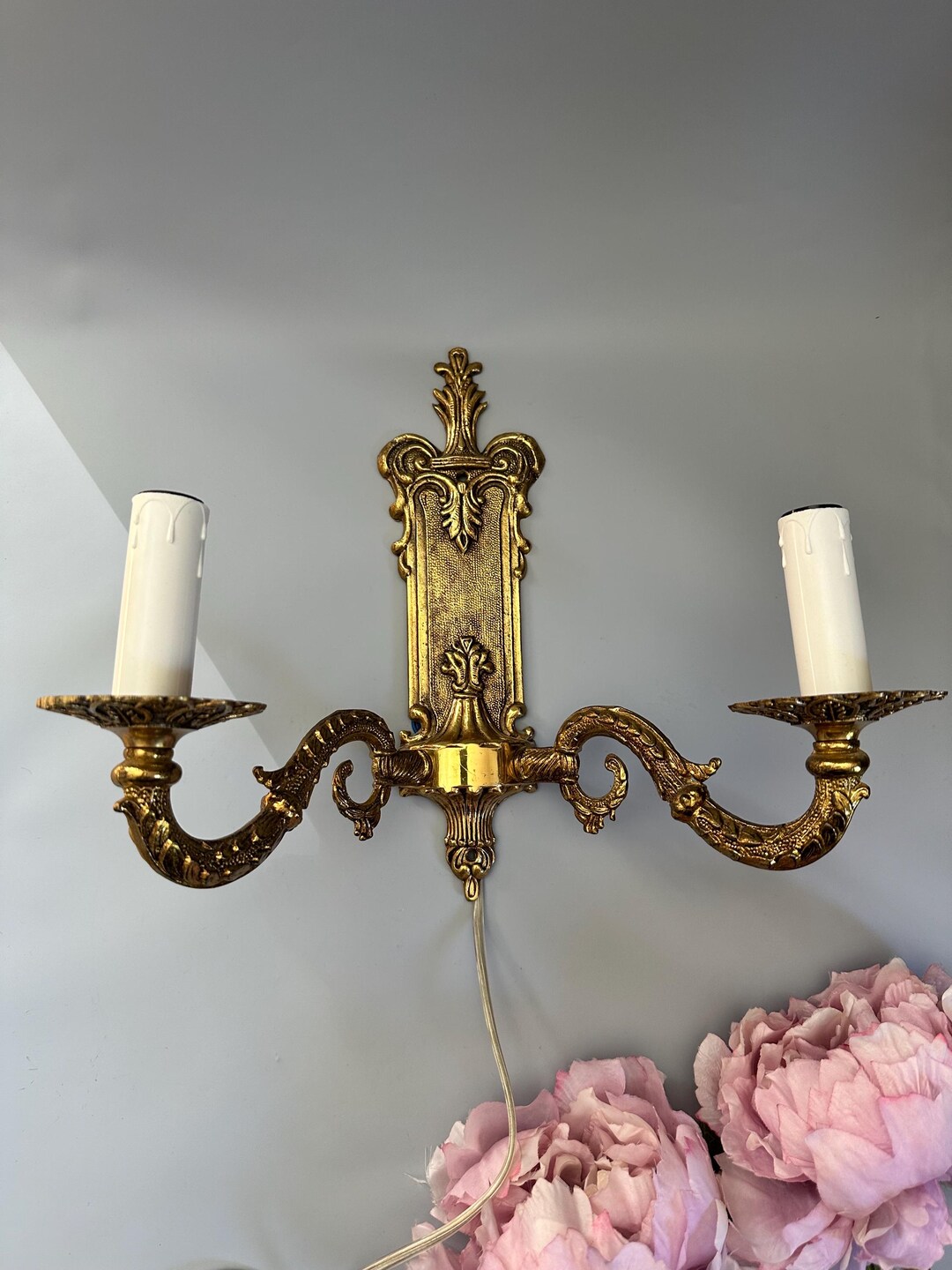 Vintage Brass Wall Sconce / Two-arm Wall Lamp / Ornate Floral Details ...