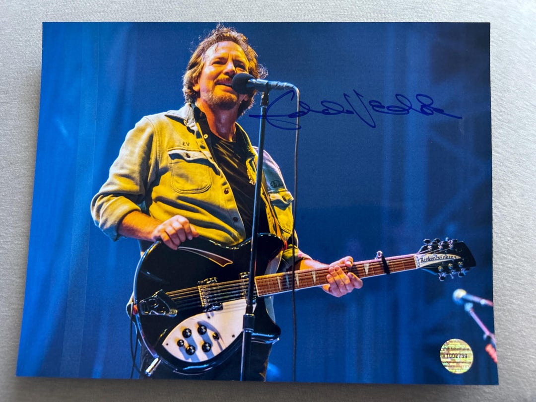 Eddie Vedder Pearl Jam Hand Signed Autographed 8x10 Photo COA - Etsy