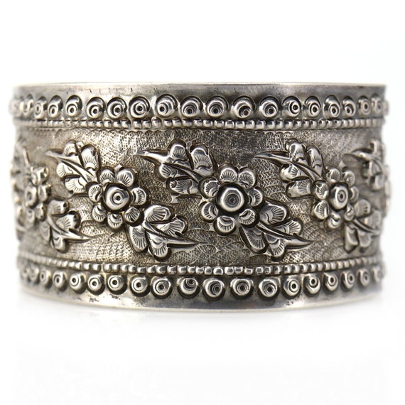 Victorian cuff store