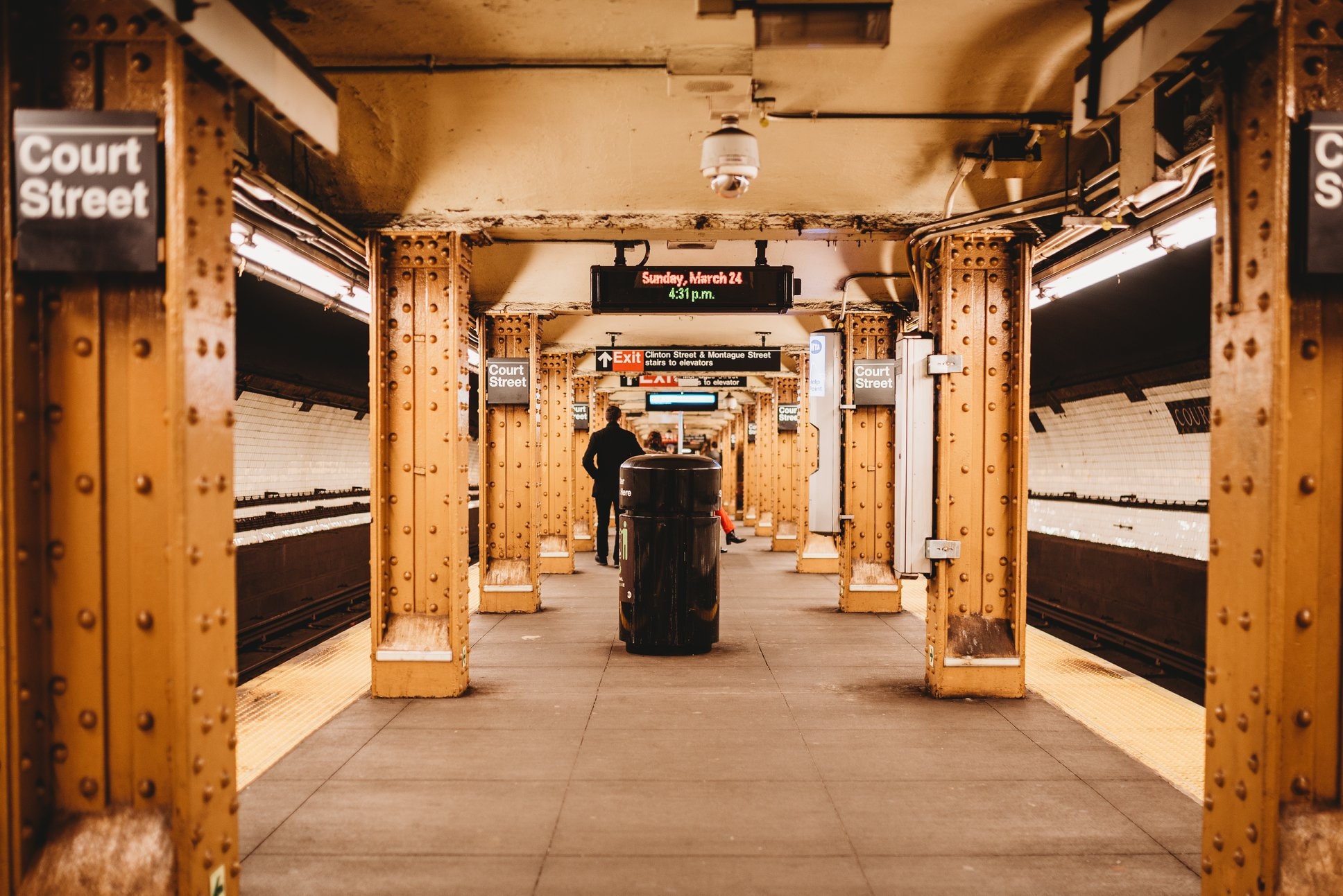 Symmetrical Shot of NYC Subway Platform - Etsy