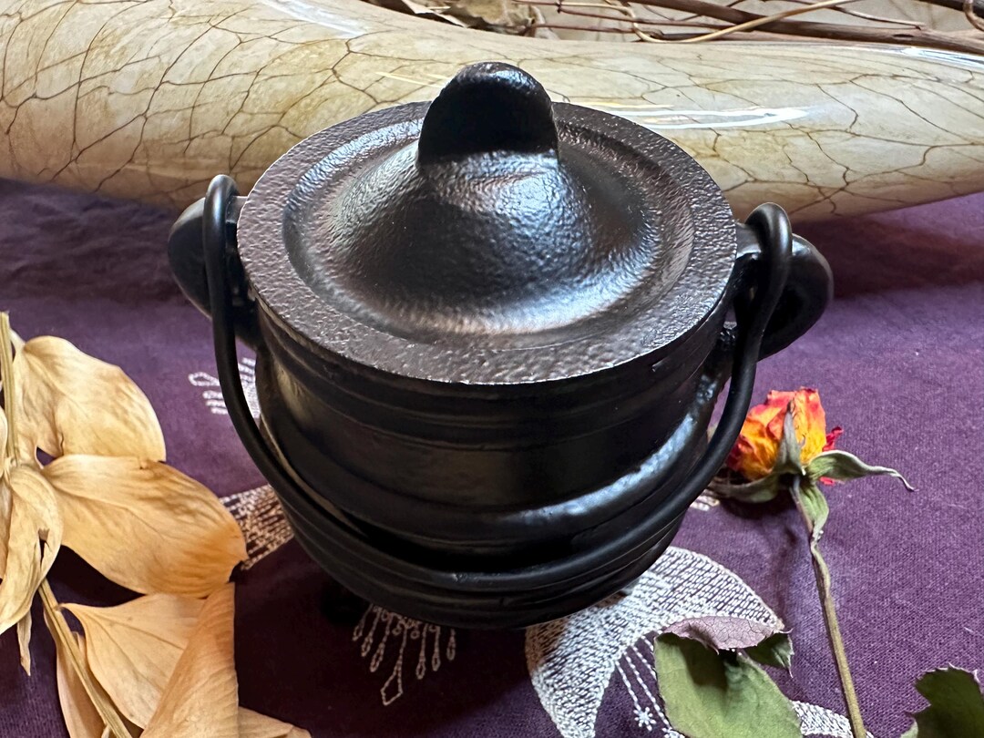 Cast Iron Cauldron With Lid and Handle, Ribbed Cauldron - Etsy