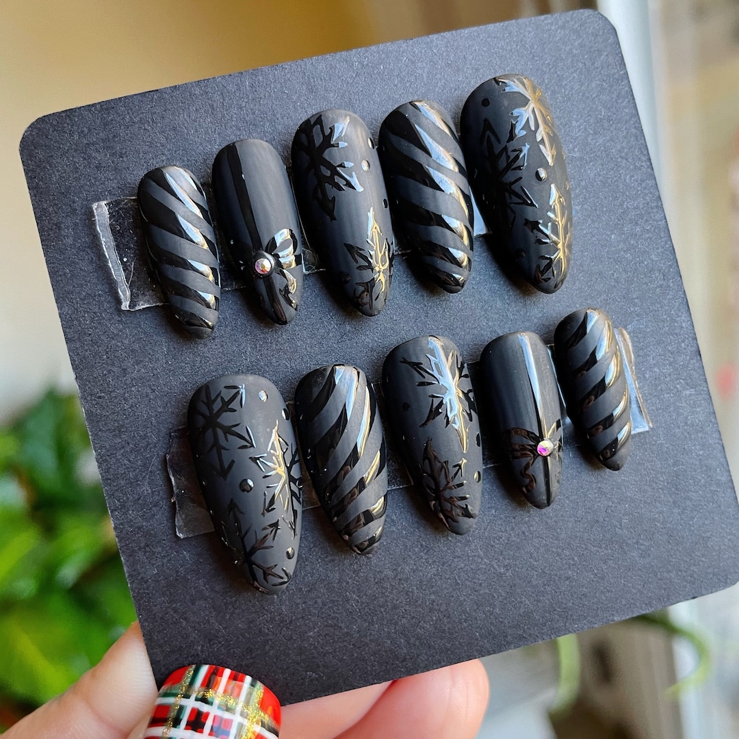 MADE TO ORDER - Dark Snowflake - Elegant Gothic Holiday Winter Nails ...