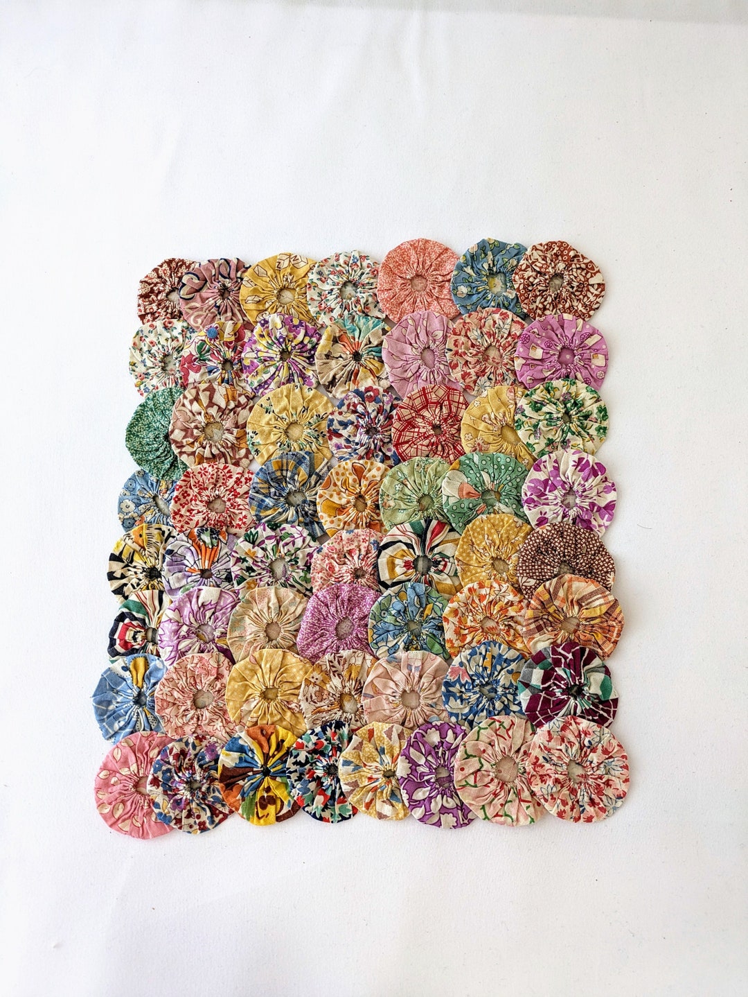 12 Vintage 1930s American Suffolk Puffs Fabric Yoyos Mixed Colours ...