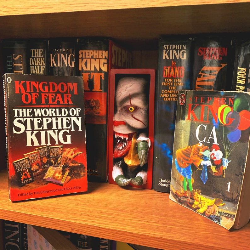 Pennywise Book Nook 'Shelf Creeper' Stephen King | Etsy