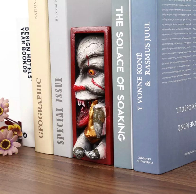 Pennywise Book Nook 'Shelf Creeper' Stephen King | Etsy