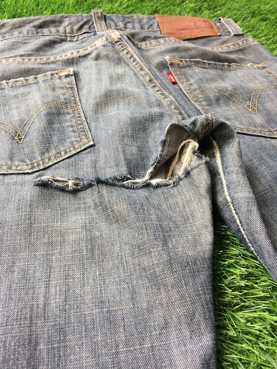 Levis ripped bum jeans store