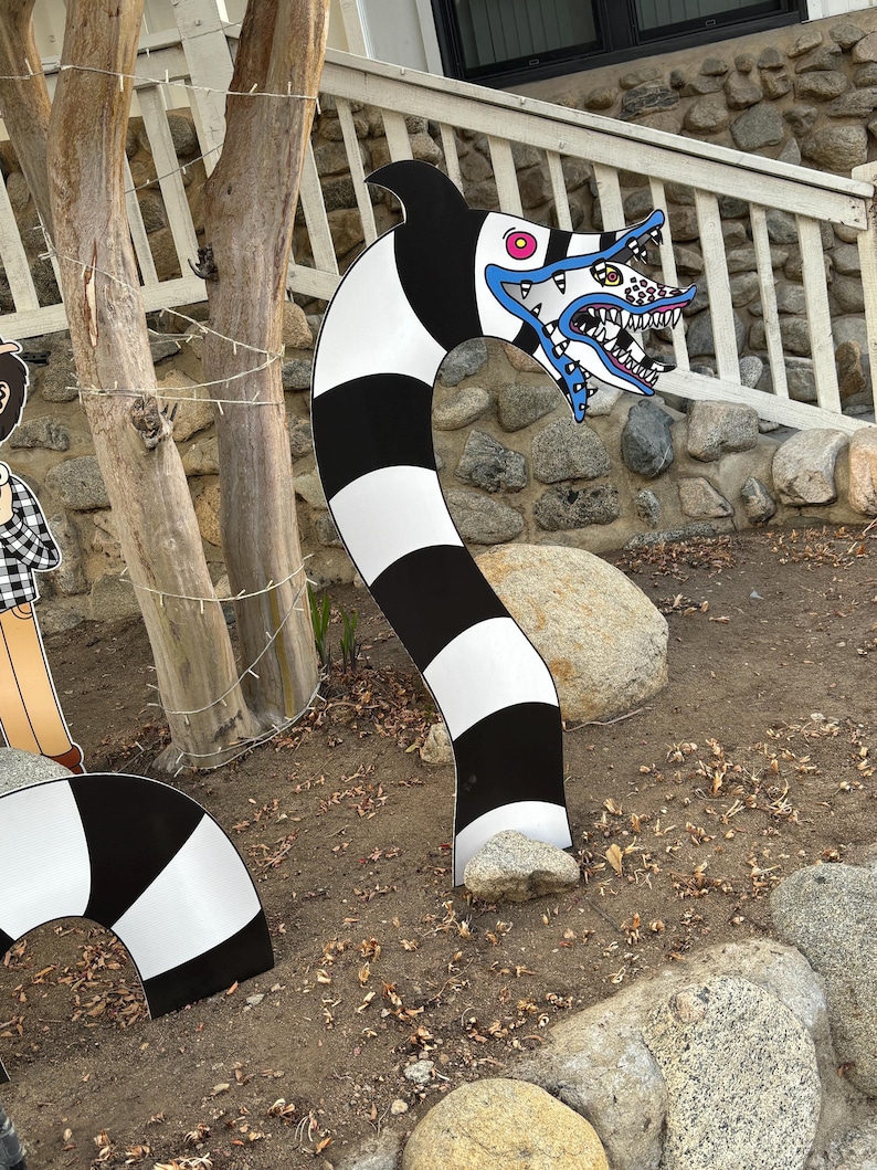 Beetlejuice Yard Art, Sandworm Yard Decoration, Halloween Yard Signs ...