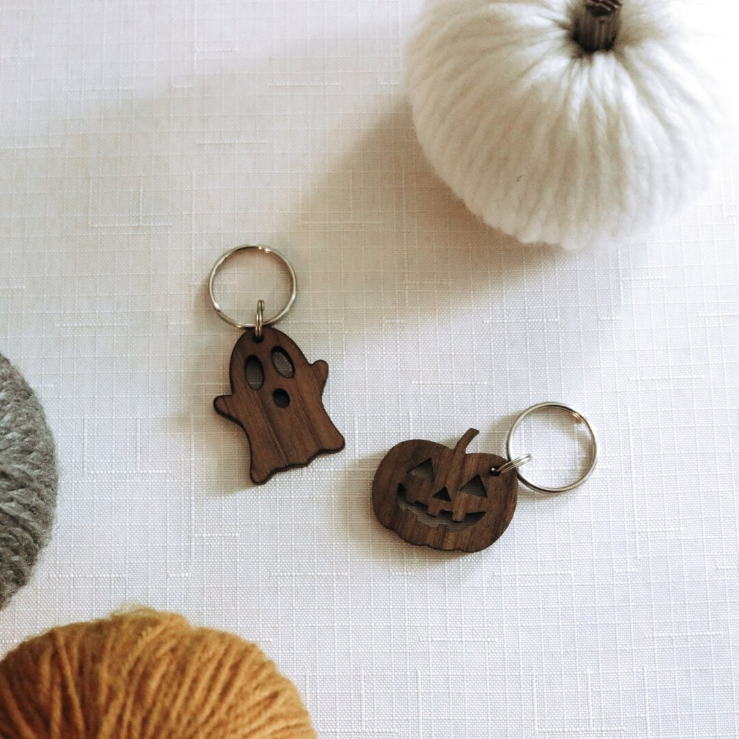 Wooden Spooky Keychains Ghost - Etsy