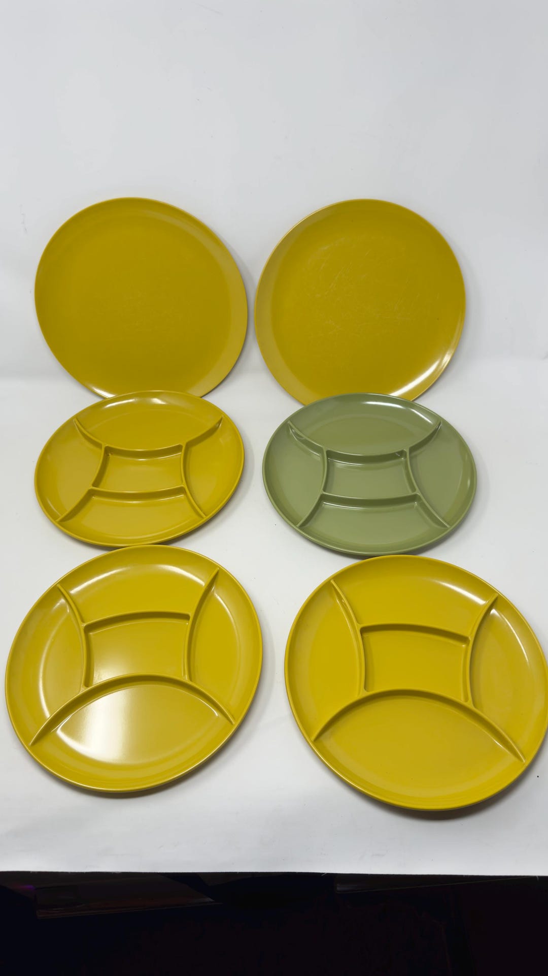 Set of 4 Divided Plates and 2 Melamine Plates Harvest Gold and Avacado ...