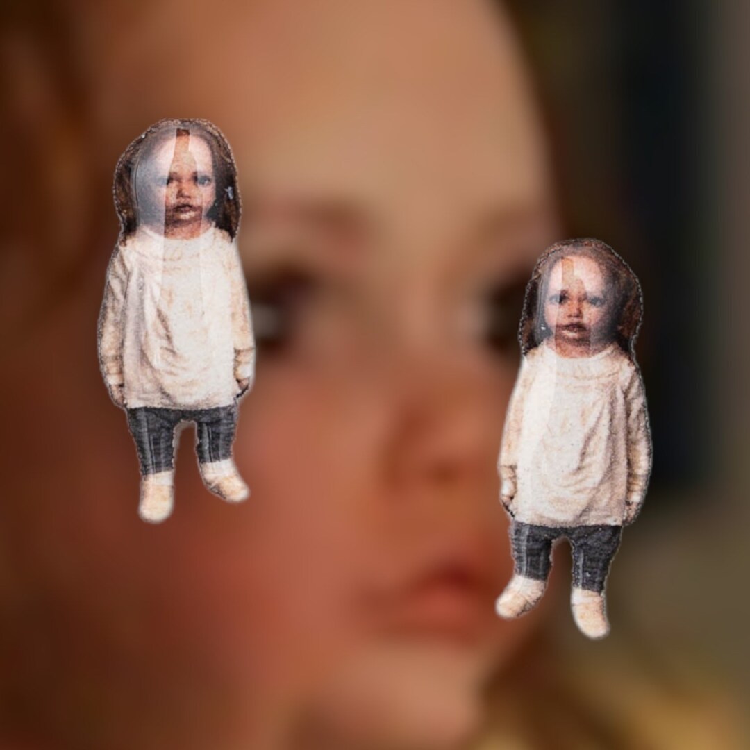 Twilight Breaking Dawn-inspired Renesmee Doll Chuckesmee Resin Stud ...