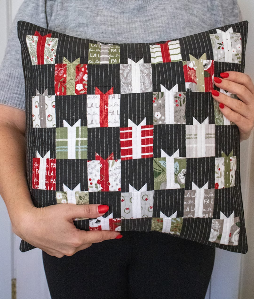 Giving Season Mini Charm Pack Pillow Quilt Kit Christmas Eve Collection ...