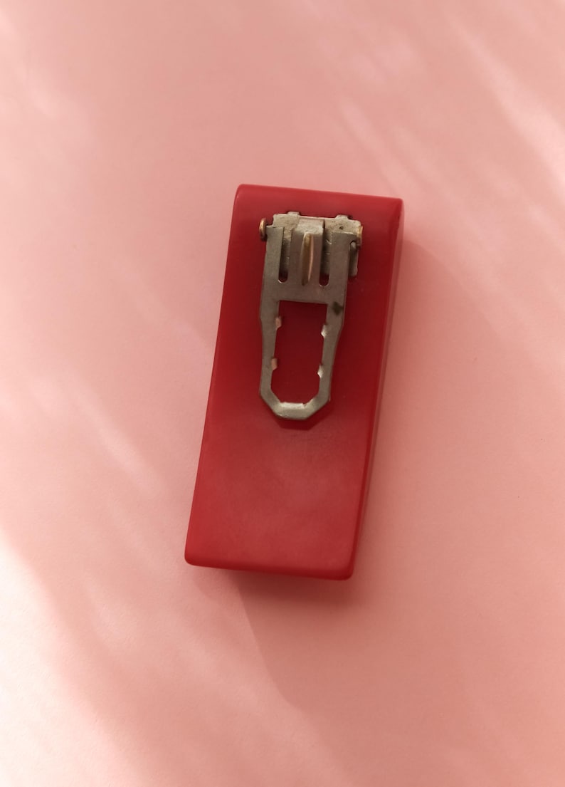 Vintage 1940’s Bakelite Fur Clip • Art Deco Carved Dress Clips - Etsy