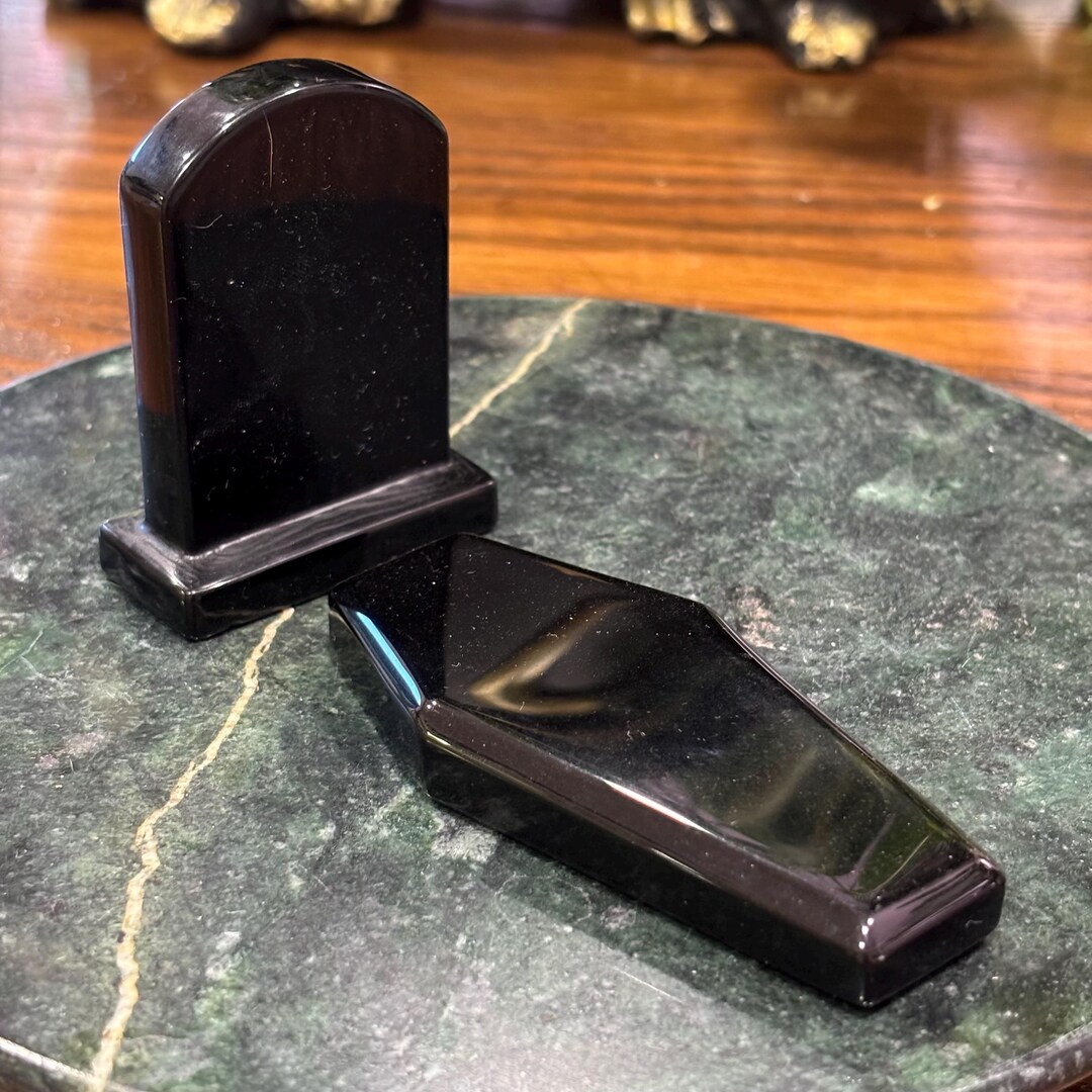 Obsidian Graveyard Scene | Headstone & Coffin | Cemetery | 3.1/2.8 ...