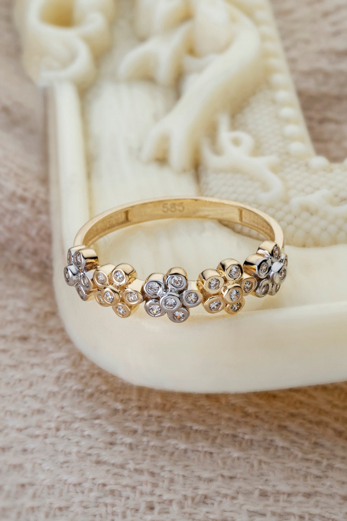 14k Solid Gold Ring With Daisy Effect Zircon Stone Liya Gold & Tasarım ...