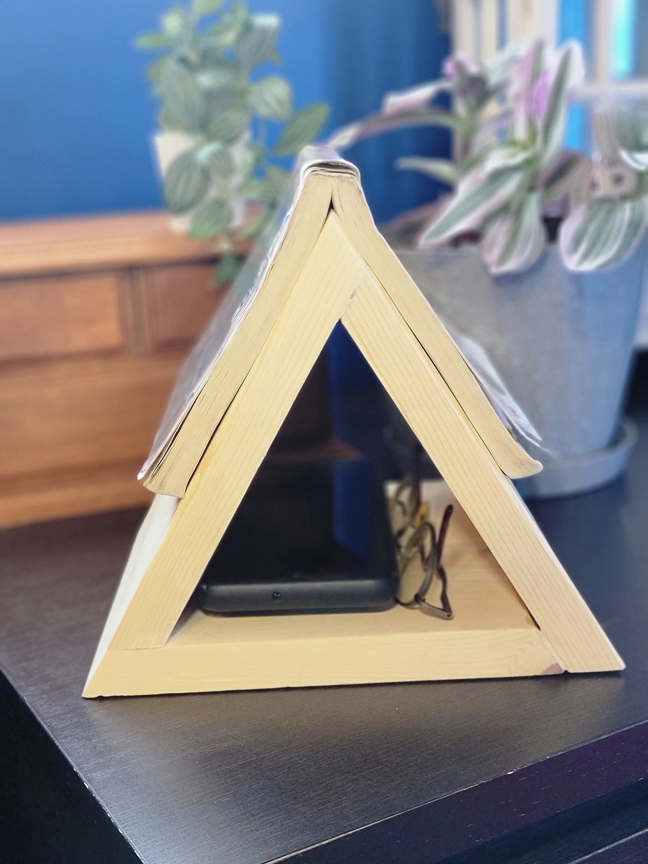 Bedside Book Nook, Book Page Holder, Triangle Book Shelf Bookmark Book ...