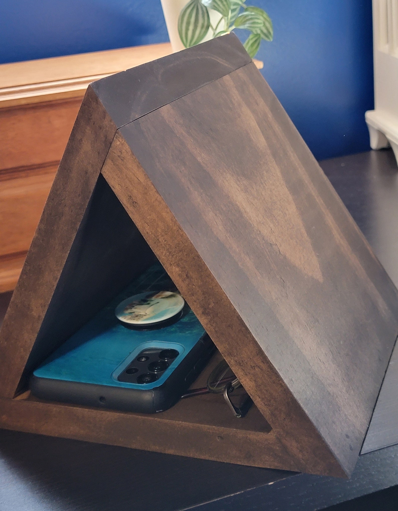 Bedside Book Nook, Book Page Holder, Triangle Book Shelf Bookmark Book ...