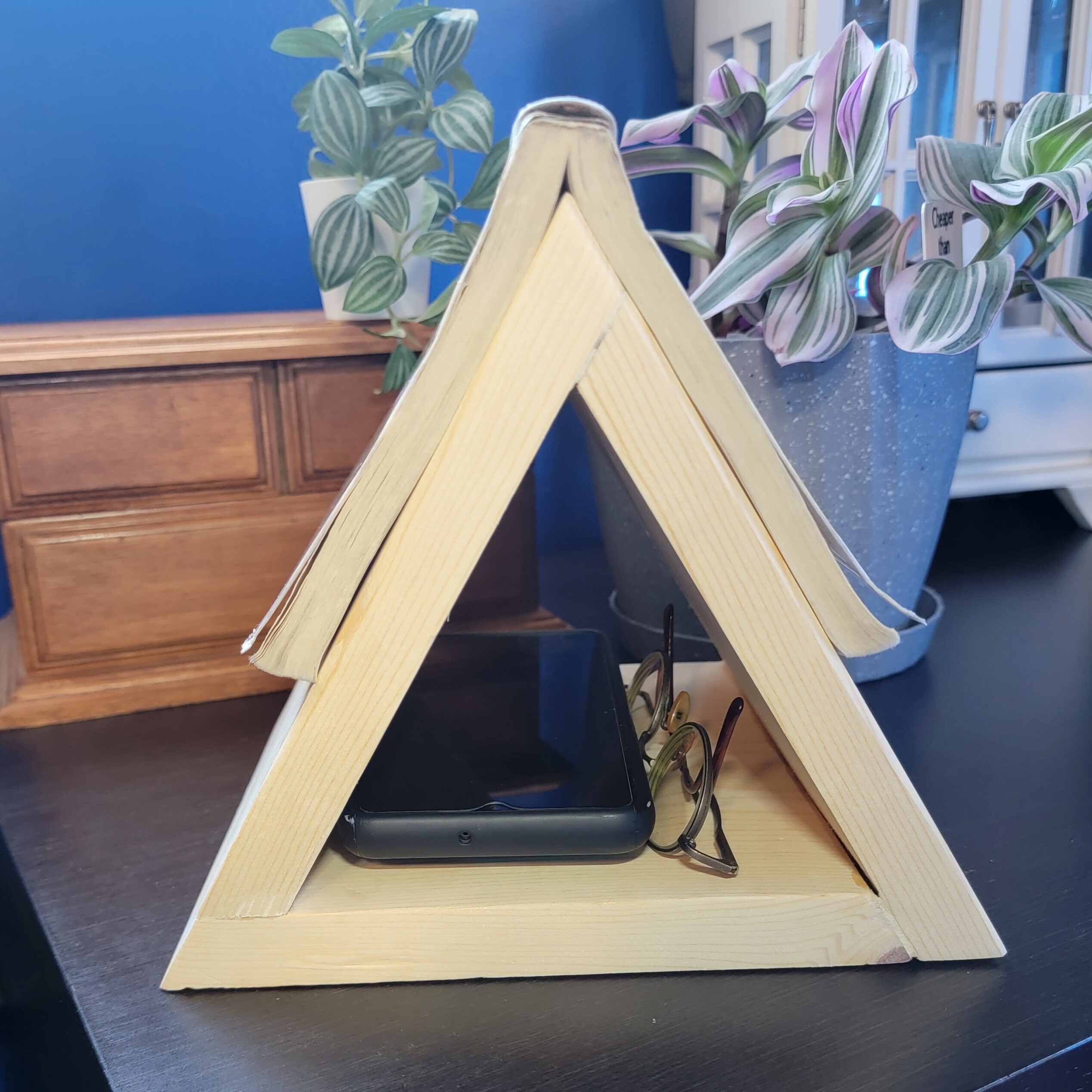 Bedside Book Nook, Book Page Holder, Triangle Book Shelf Bookmark Book ...