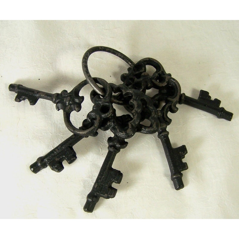Cast Iron 5 Skeleton Key Set Soldered Ring Farmhouse Halloween - Etsy