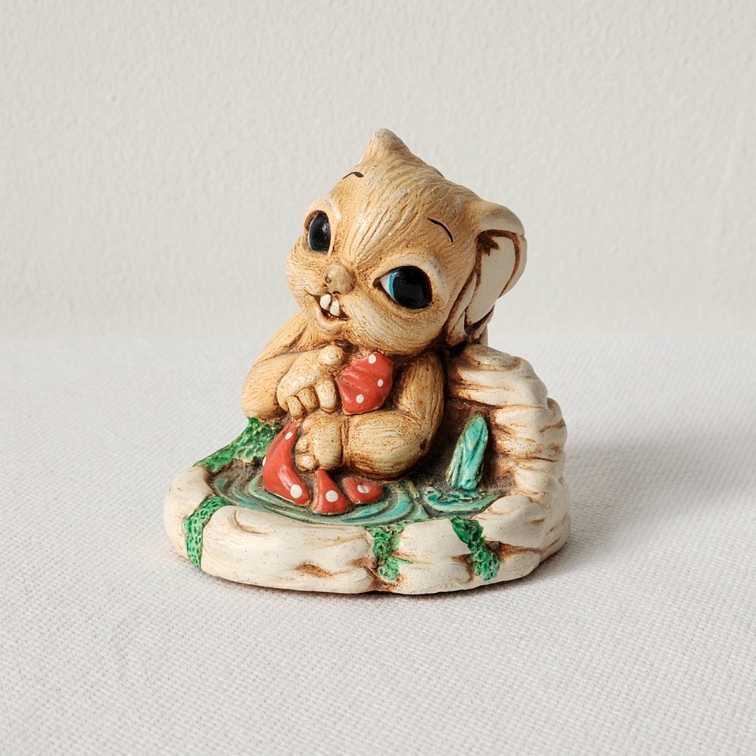 WOODLANDER Figurine VICKI Bunny Washing Clothes Moorcroft Hand Painted ...