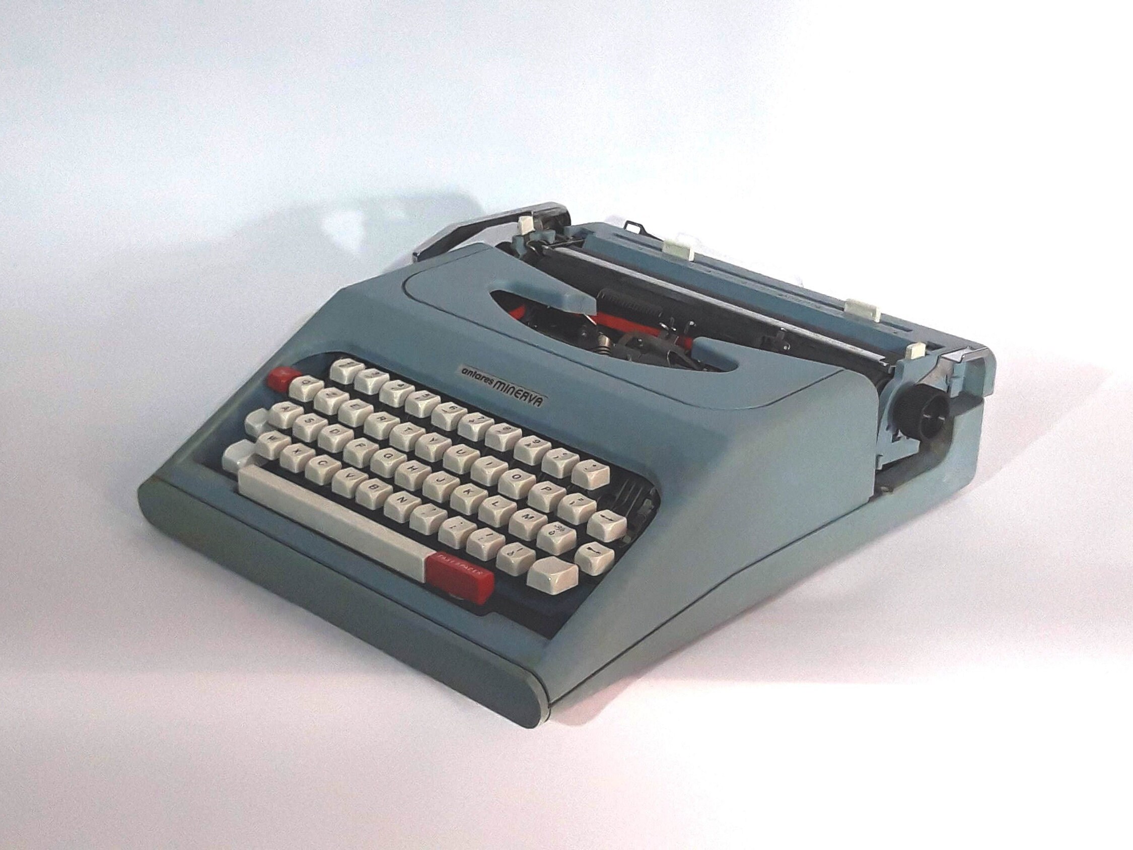 Help with identifying my grandmother's typewriter : r/typewriters