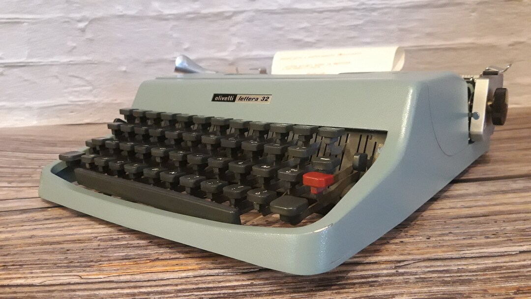 Vintage OLIVETTI LETTER 32 Vintage Typewriter in Perfect - Etsy