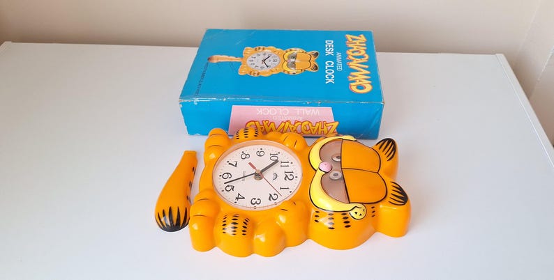 Vintage 1980s Garfield Wall Clock: Original Cartoon Decor - Etsy