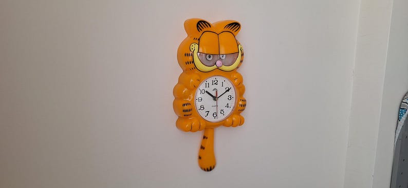 Vintage 1980s Garfield Wall Clock: Original Cartoon Decor - Etsy