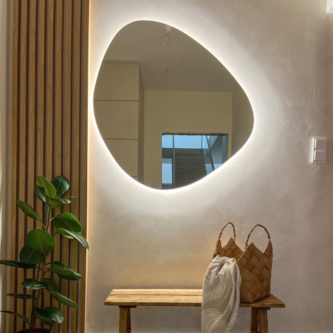 Lustro Nieregularne Z LED - Nowoczesne Oświetlenie, Designerskie Lustra ...