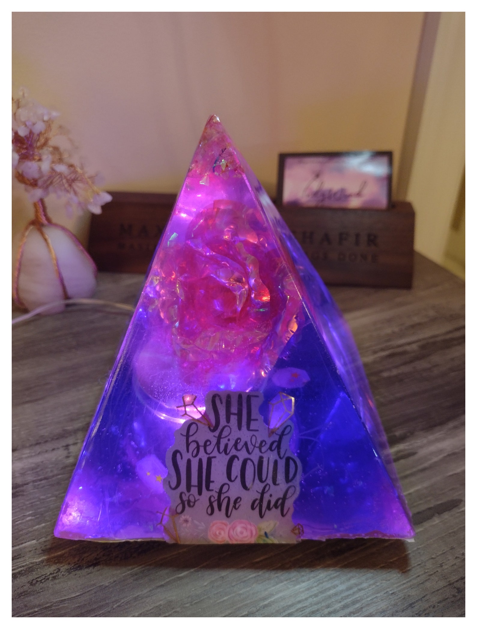 Flower Resin Pyramid Light, Epoxy Rose Pyramid, Resin Night Light - Etsy