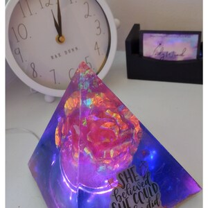 Flower Resin Pyramid Light, Epoxy Rose Pyramid, Resin Night Light - Etsy