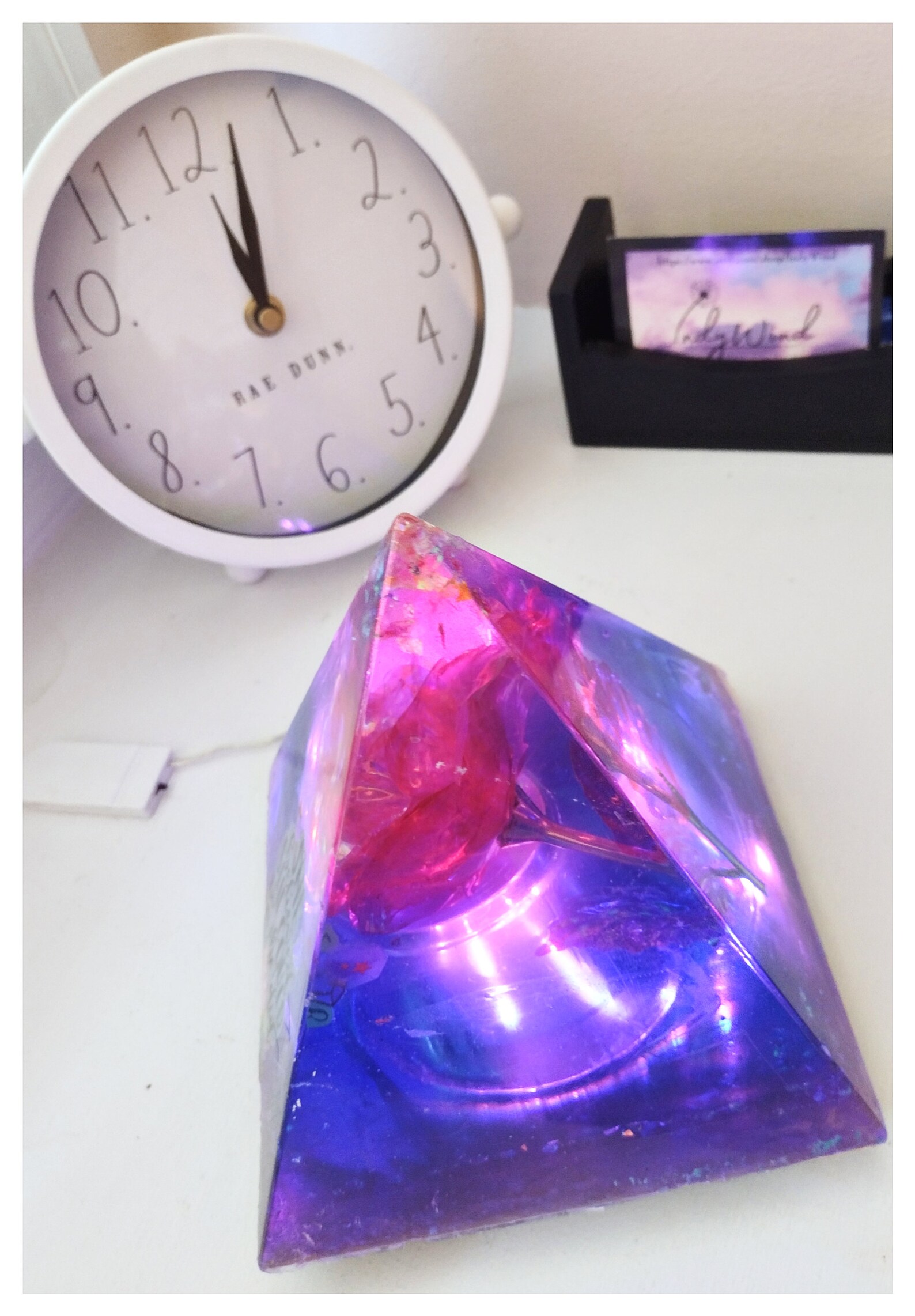 Flower Resin Pyramid Light, Epoxy Rose Pyramid, Resin Night Light - Etsy