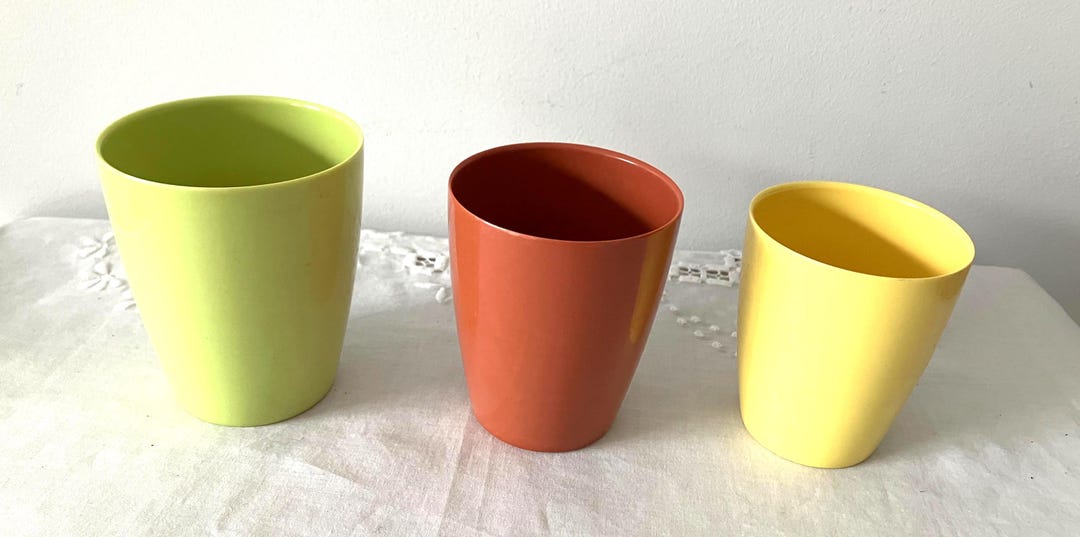 Three Graduating Plastic Travel Mugs Duperite Harlequin Range Mid ...