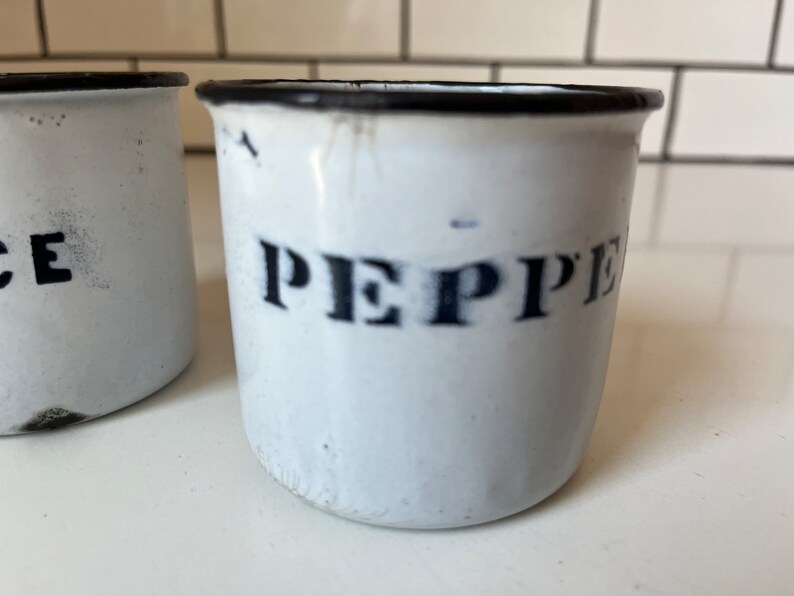 3 Enamel Spice Jars With Stenciled Label and Lids - Etsy