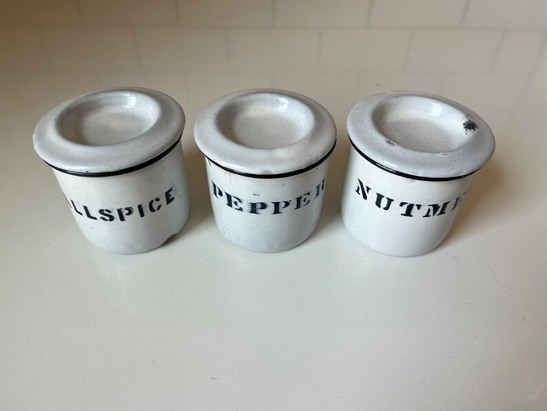 3 Enamel Spice Jars With Stenciled Label and Lids - Etsy