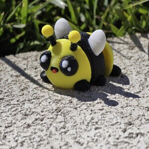 Adorable Articulated 3d-printed Bee - Cute Fidget Toy, Desk Buddy, or ...