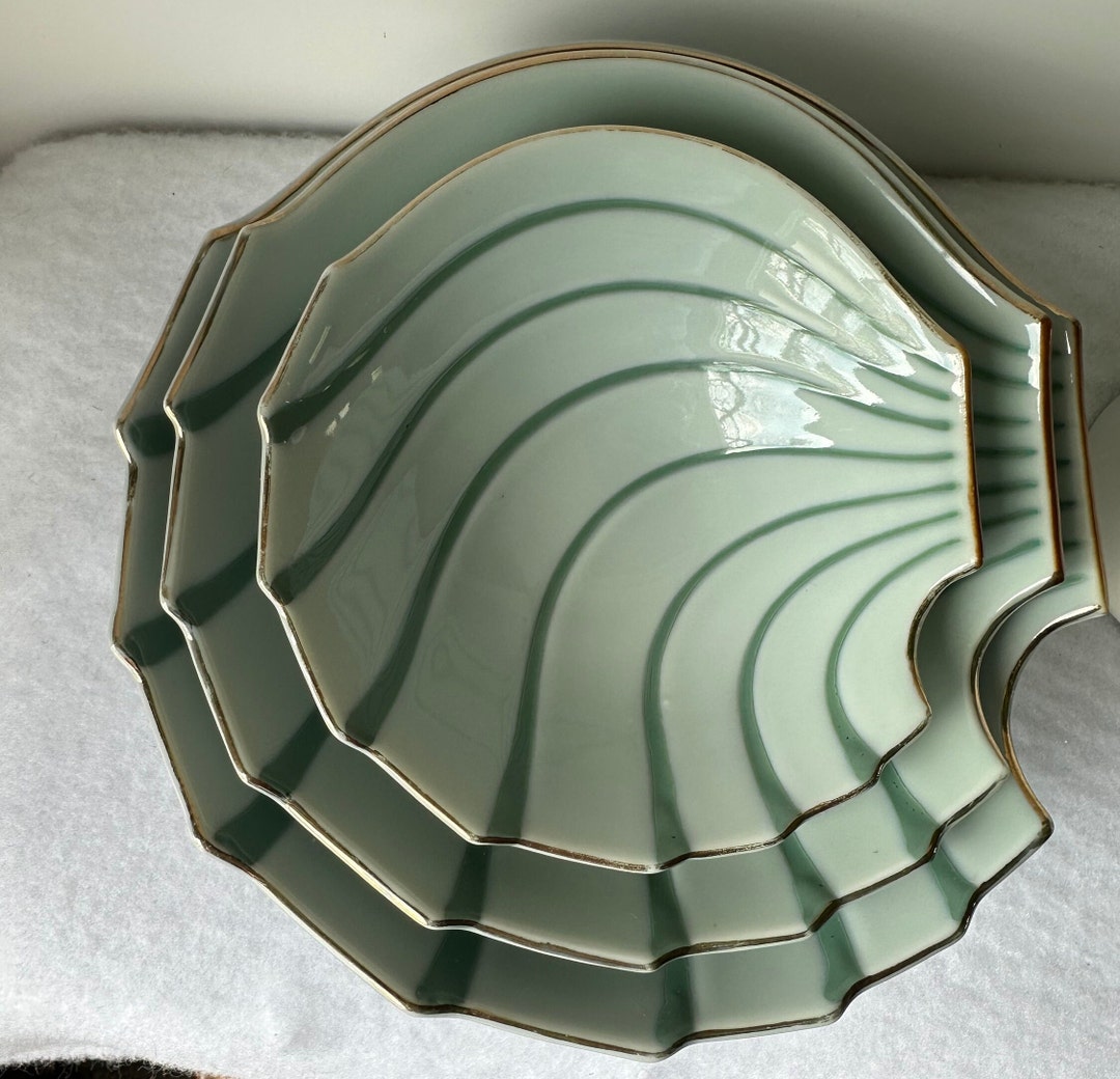 Vintage Two Tone Celadon Shell Swirl Bowls With Gold Trim, Set of Three ...