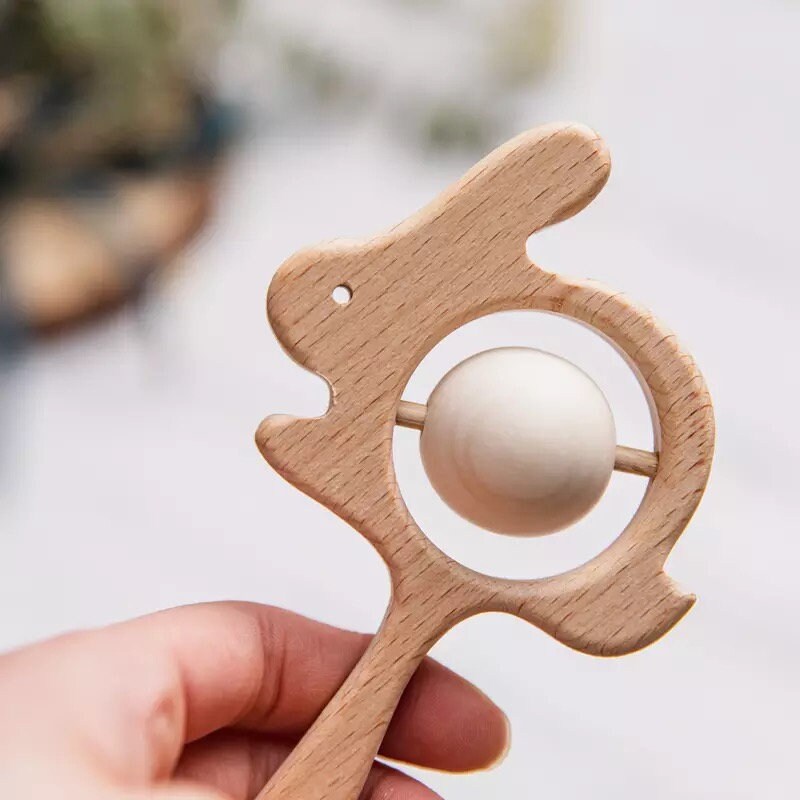 Holz Baby Rassel / Personalisiertes Geschenk zur Geburt / | Etsy