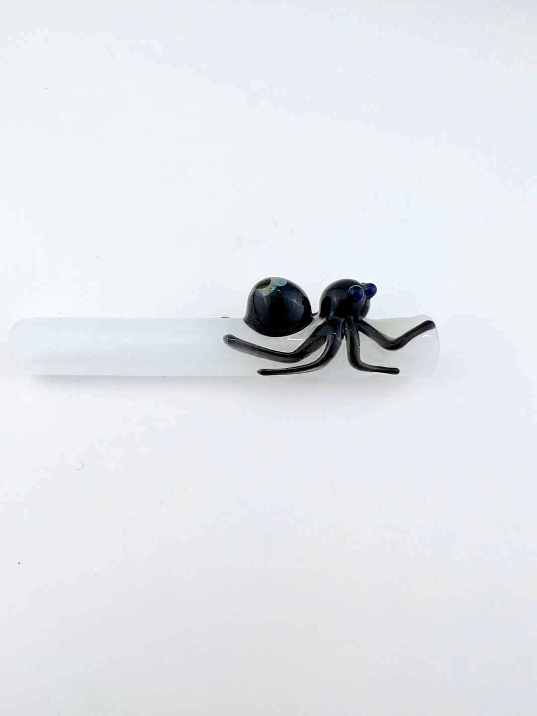 Spider on White One Hitter - Spider Onies | Glass One Hitter | Glass ...