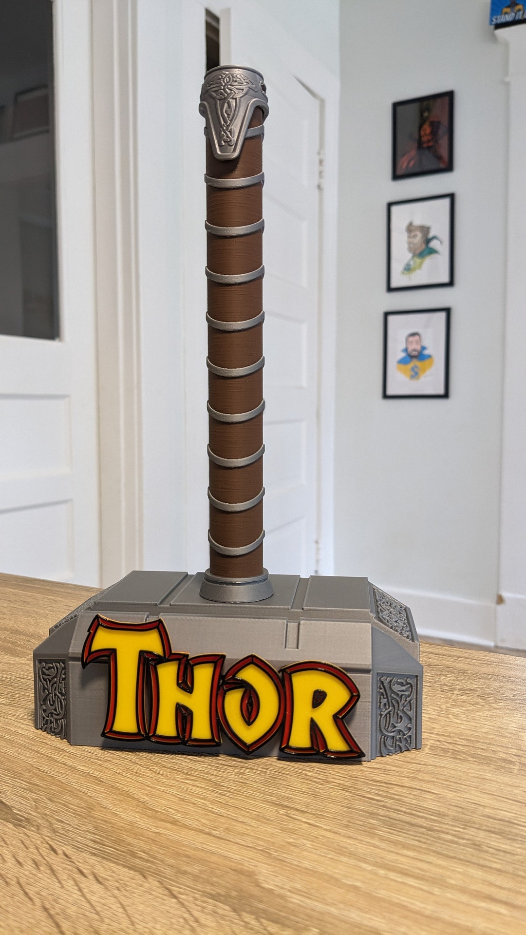 Magnetic Thor Mjolnir Comic Book Stand - Etsy