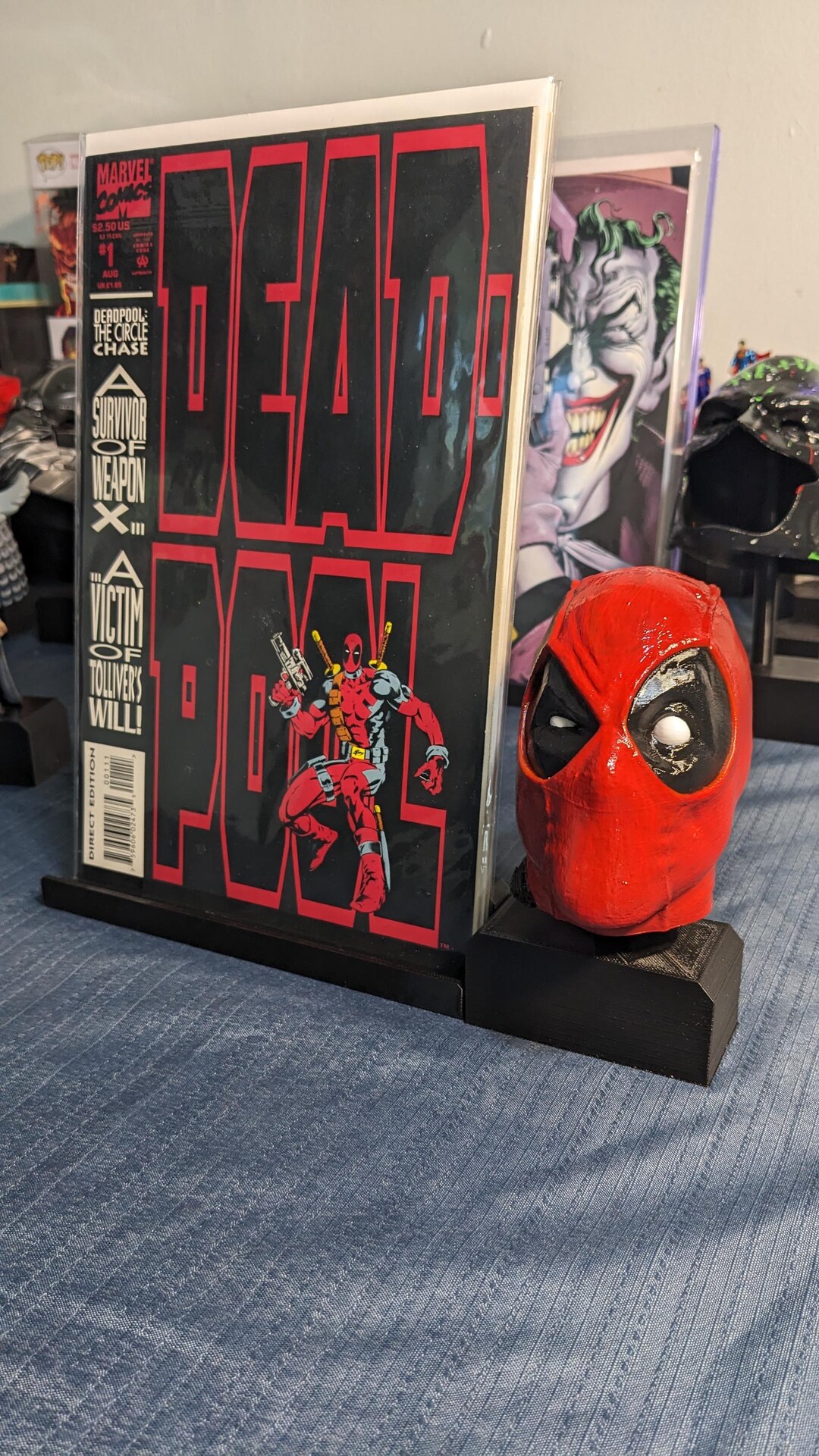 Comic Book Stand Including Deadpool Head - Etsy