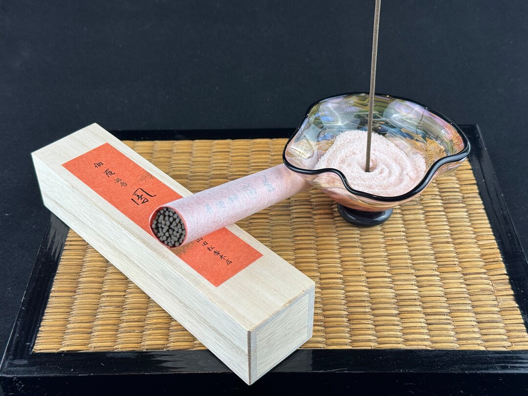 Hojo Red Kyara Aloeswood Japanese Incense by Yamadamatsu With Glass ...