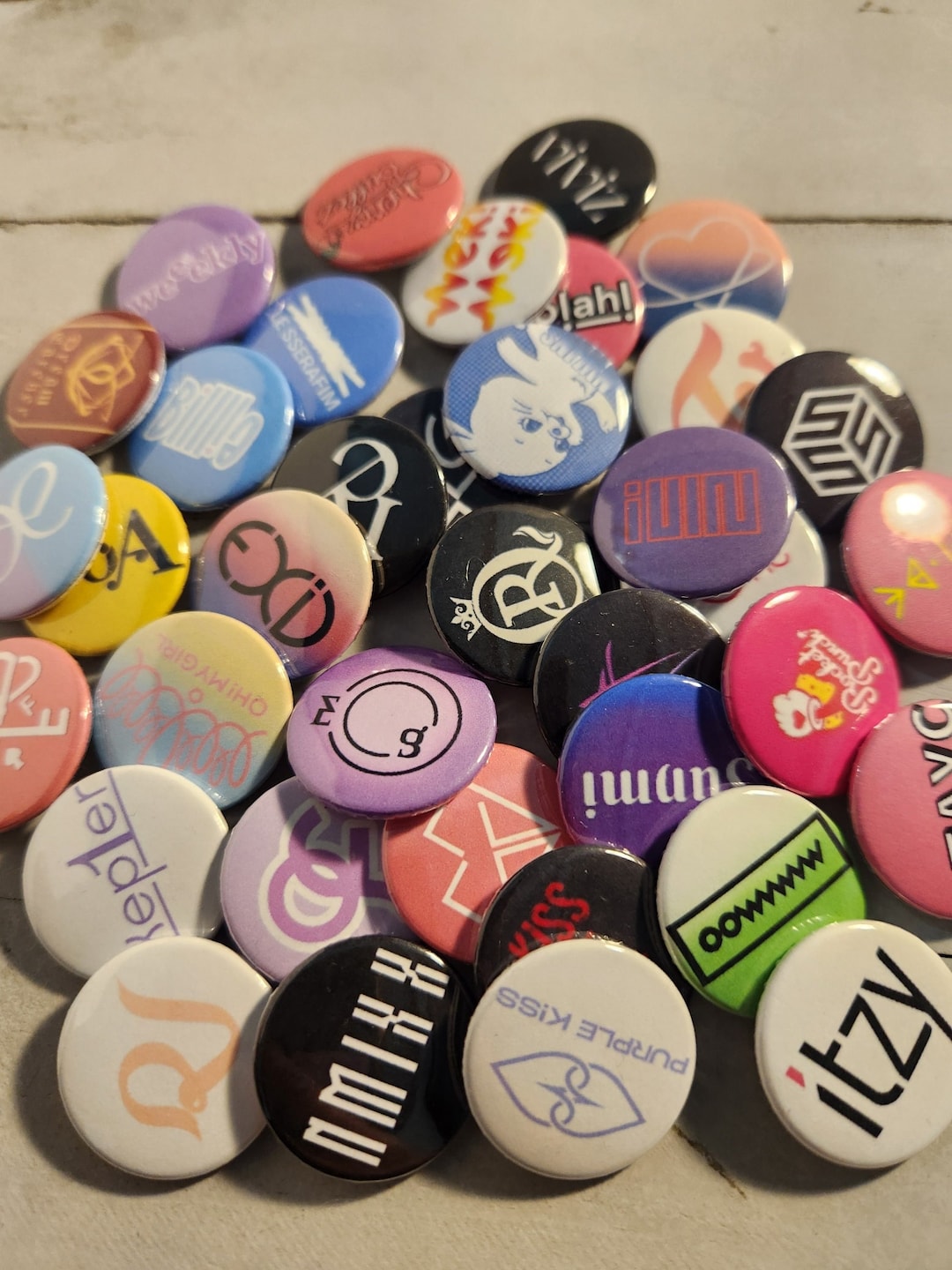 Various 1-inch KPOP Girl Group Logos, KPOP Logo Buttons, KPOP Pins - Etsy