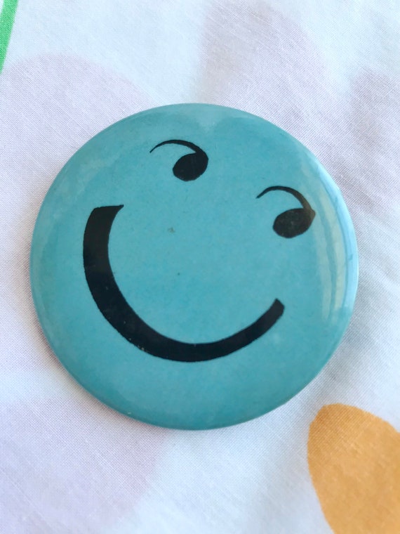Vintage smiley face button - Gem