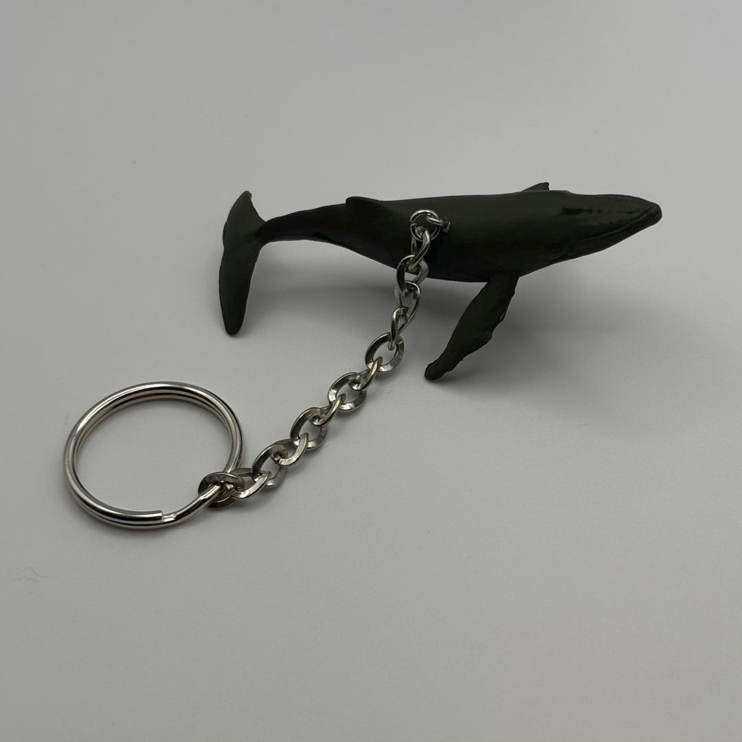 Upcycled Gray Whale Keychain// Sea Animal Key Ring/ IWOULDBUYTHATCO - Etsy