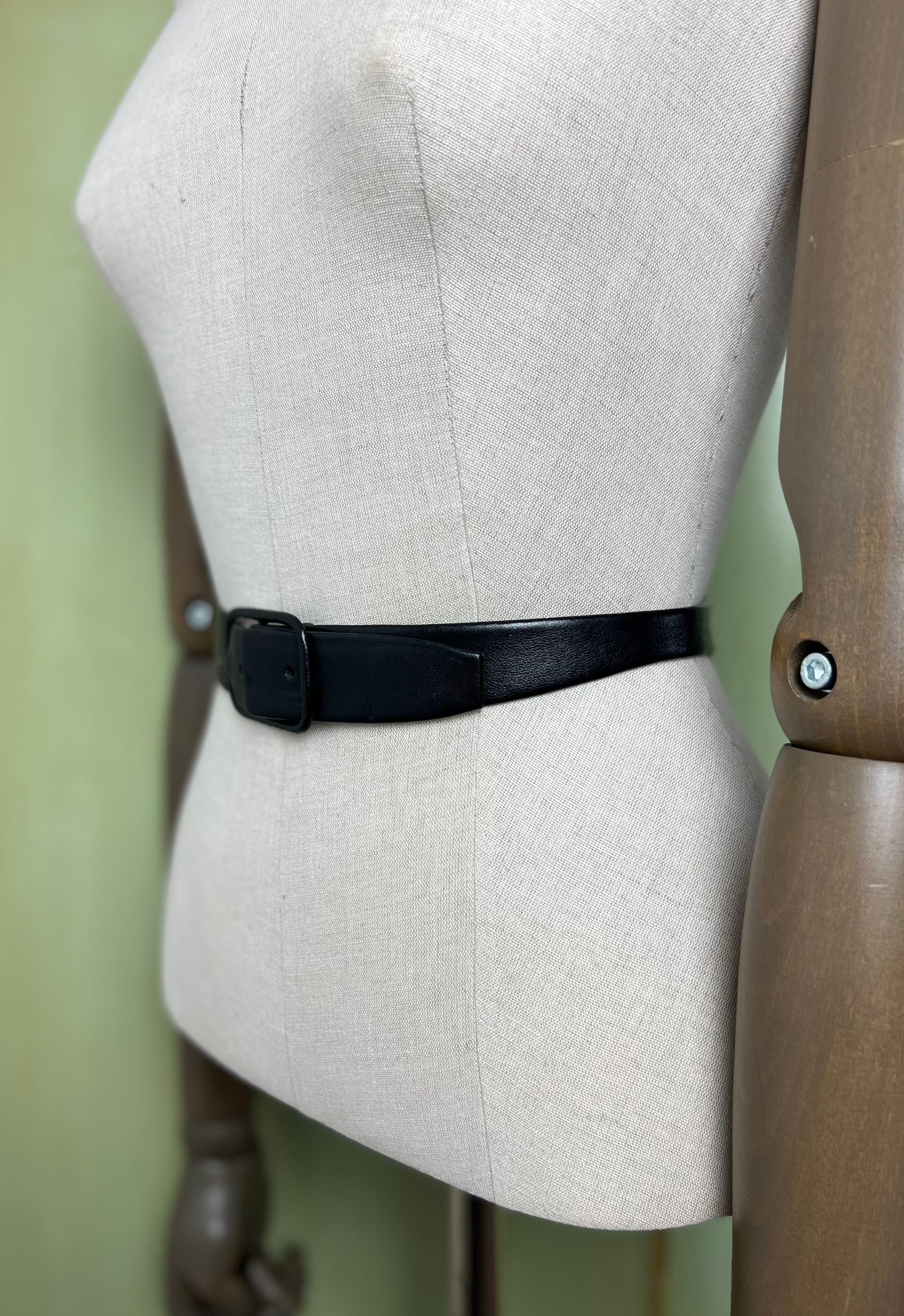 Vogue 70s Black Curvy Shape Belt/ Vintage Leather Waist Belt/ 70s Vogue ...